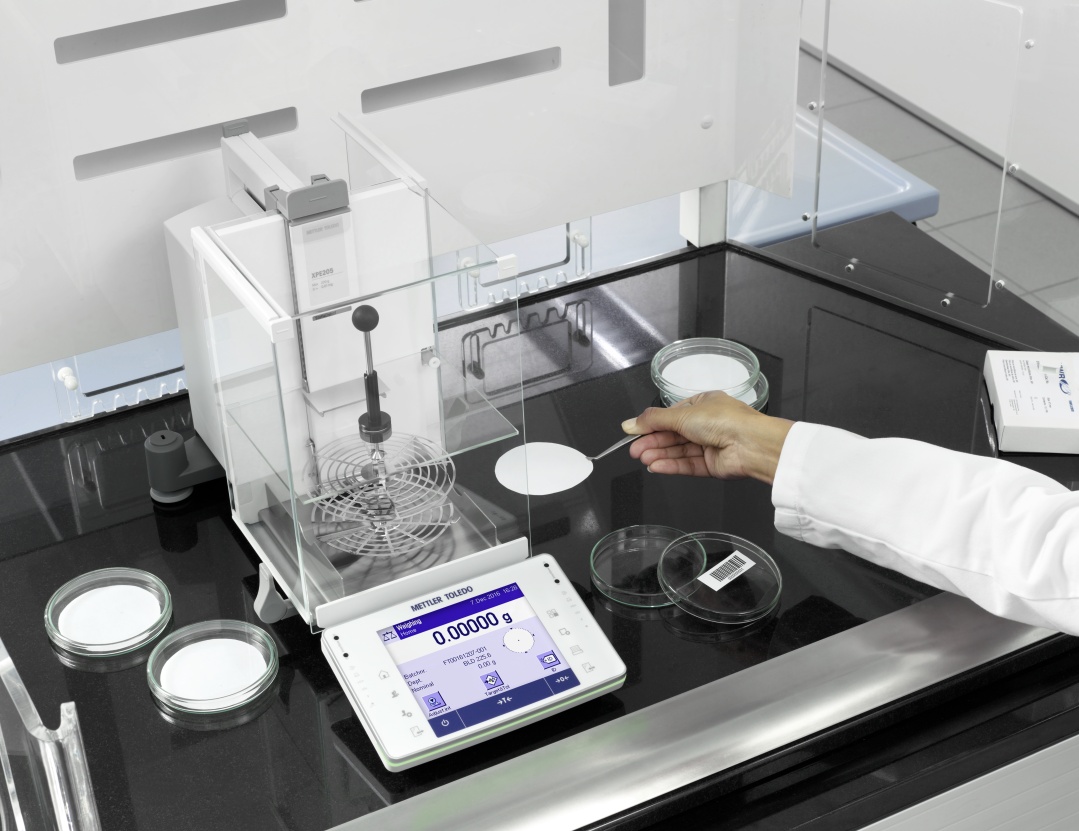 XPE_analytical_balance_filter_weighing_application_110mm_close-up ...